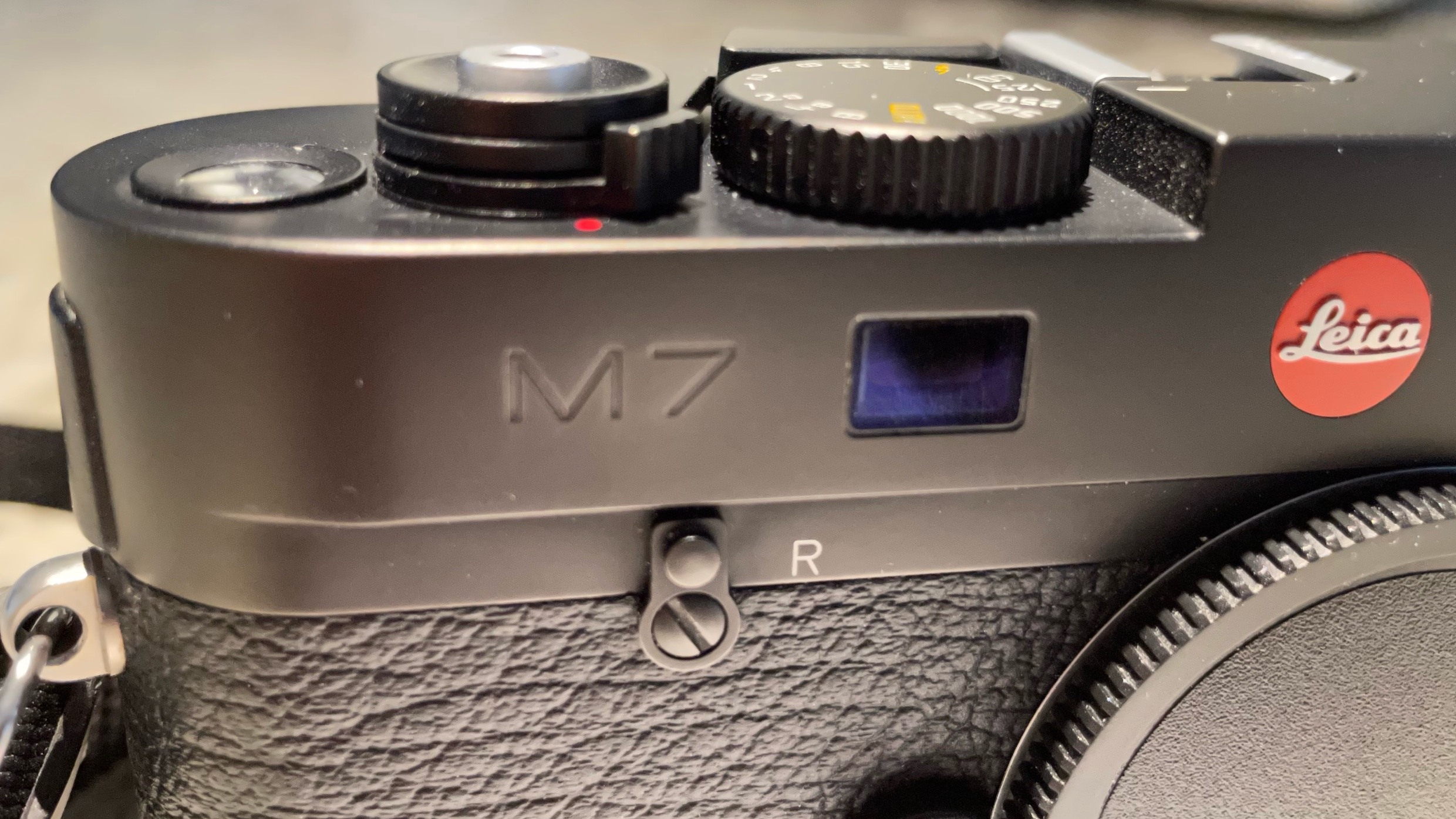 Is the "M7" on the front of the M7 painted white ? (IE is it black underneath ?) - Leica M-A ...